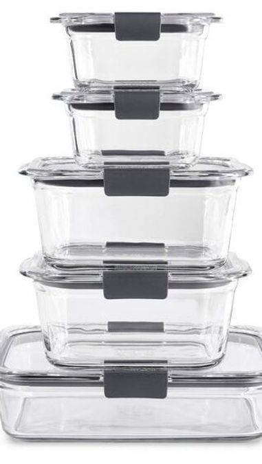 6 Health Hazards Of Using Plastic In Your Kitchen