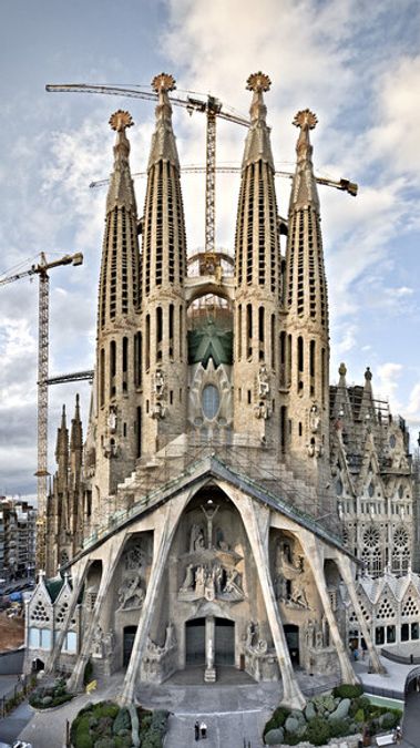 Top 6 Must-See Attractions Around the World