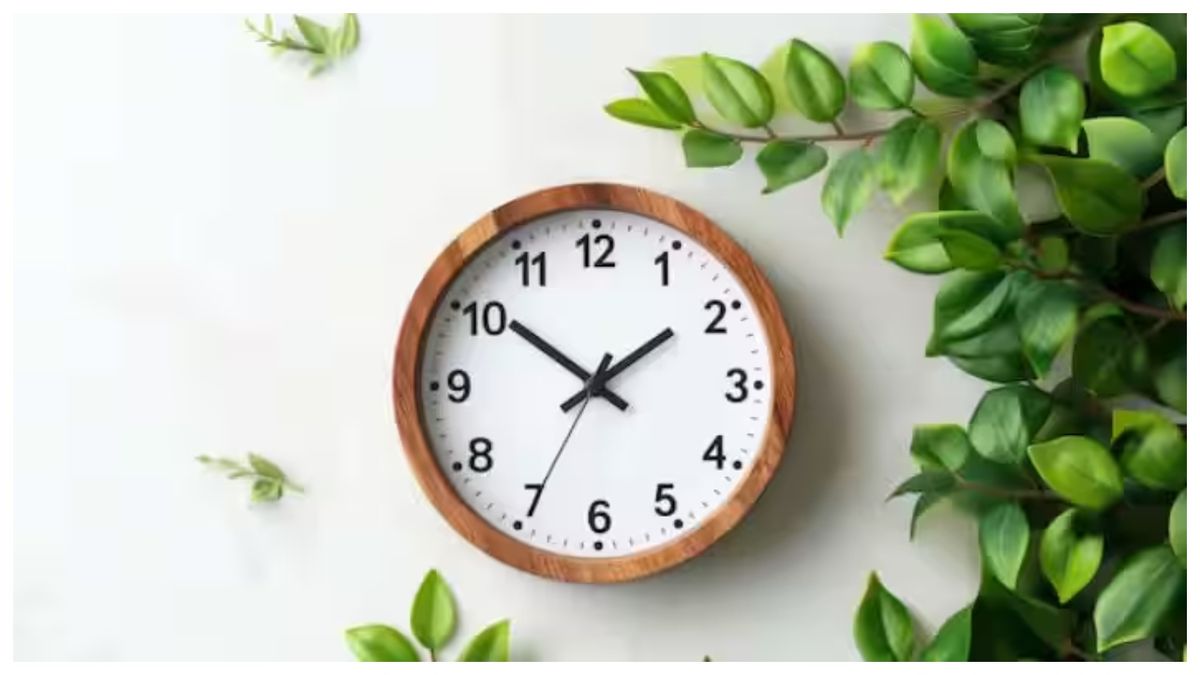 vastu-tips-for-wall-clock-at-home-as-per-vastu-wall-clock-should-face ...