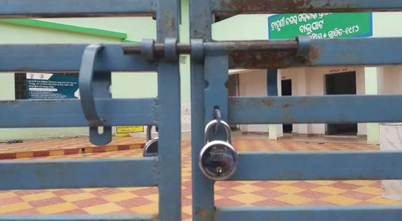 Parents lock main gate of UP school running sans teachers in Sundargarh