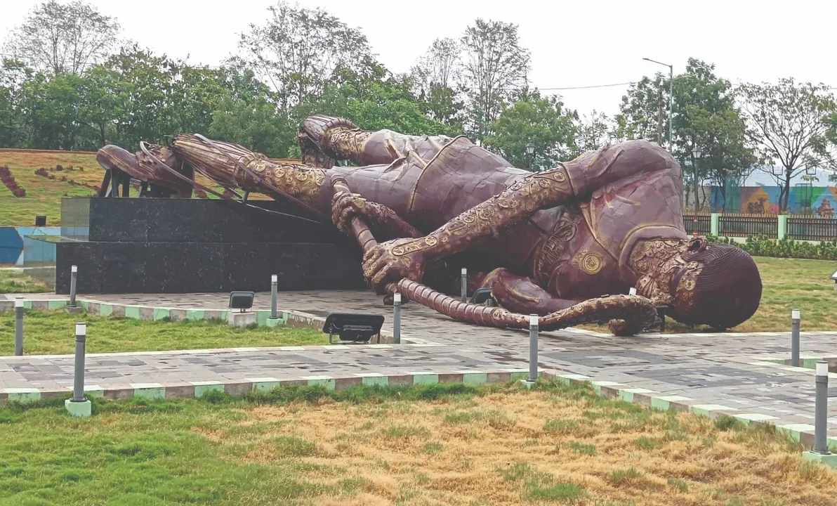40-ft tall statue collapse: Rourkela civic authorities lodge FIR