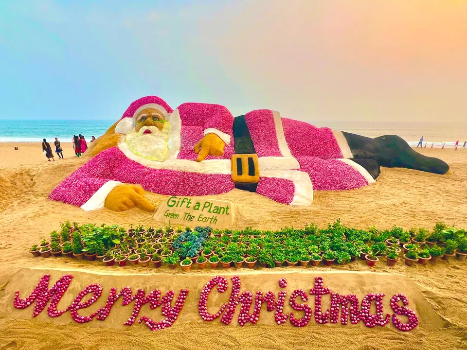 Odia artist Sudarsan's onion, sand Santa Claus creates world record