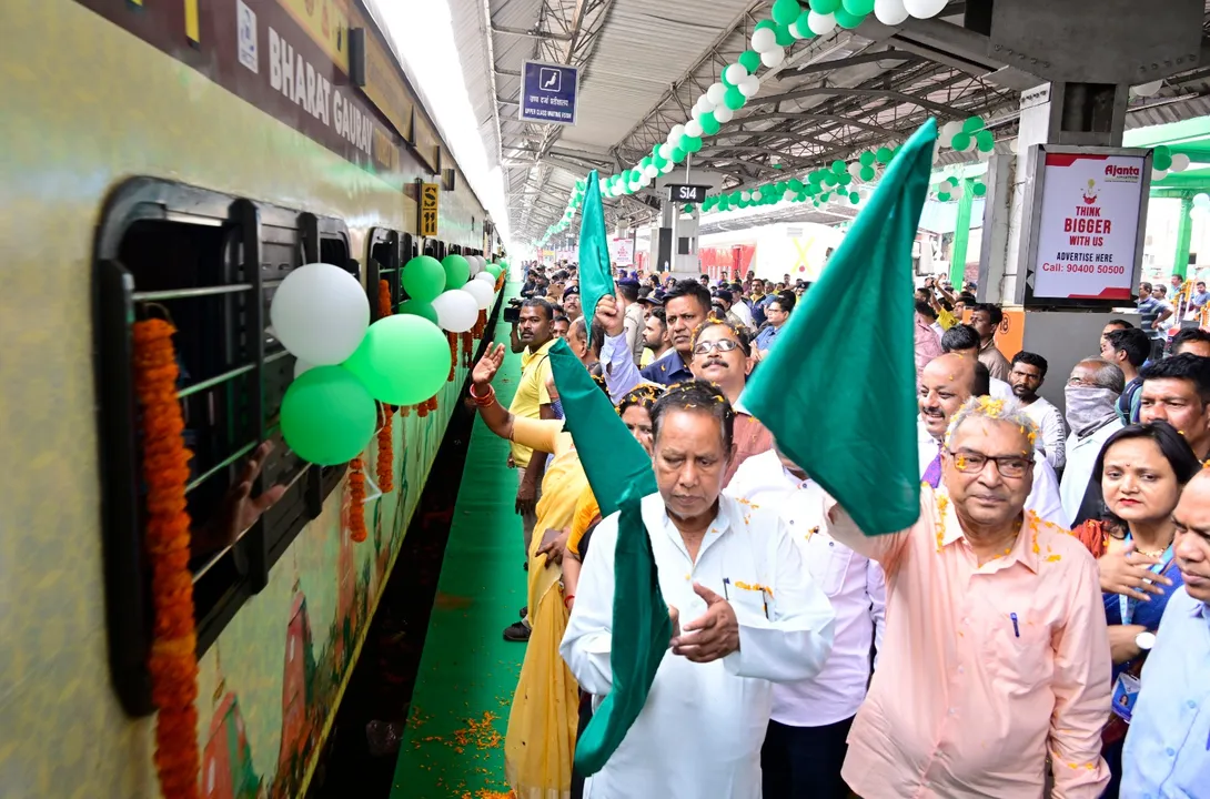 Chief Minister flags off Baristha Nagarika Tirtha Yatra train in Odisha ...