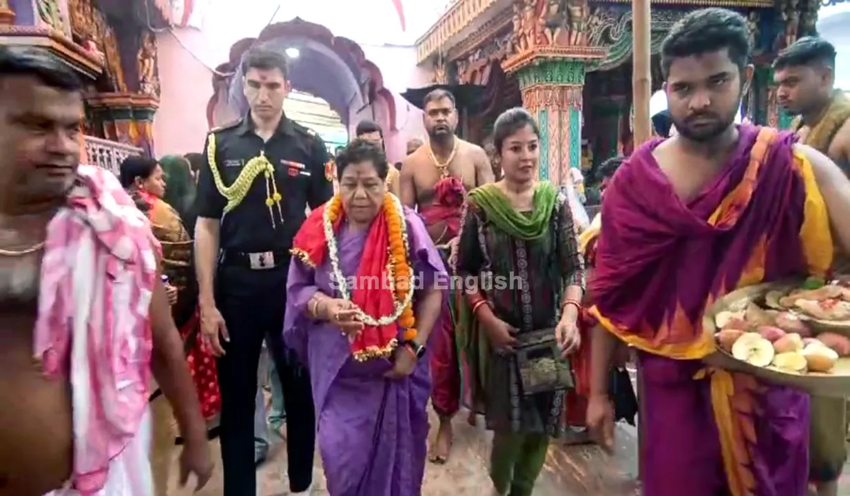 Manipur Governor Anusuiya Uikey offers prayer at Maa Mangala shrine in ...