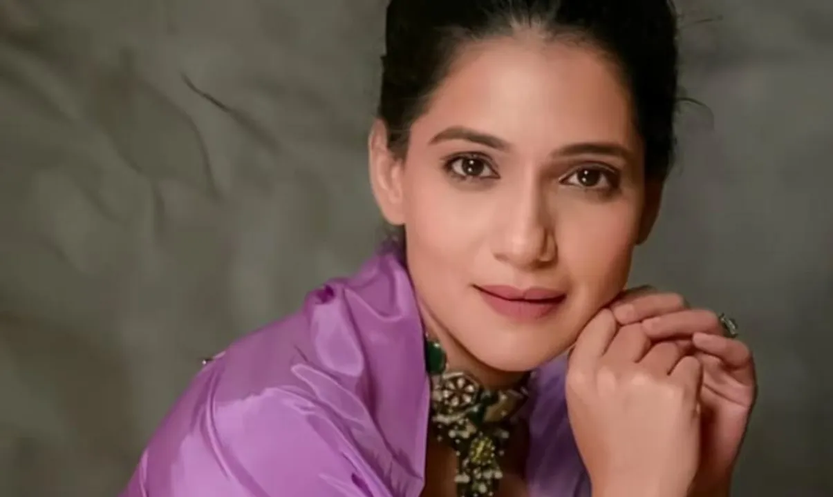 Marathi actor Urmila Kothare’s car accidentally runs over 2 labourers ...