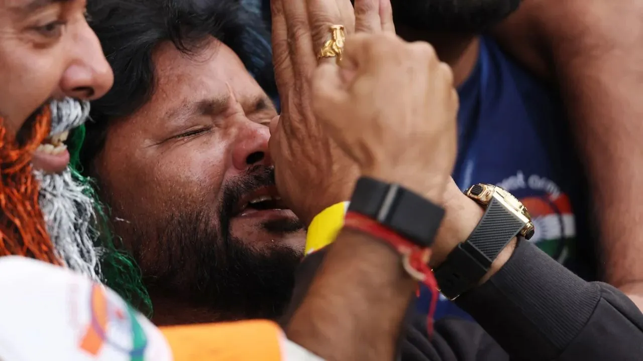 BGT: Nitish Reddy’s father touching Gavaskar’s feet wins internet - WATCH