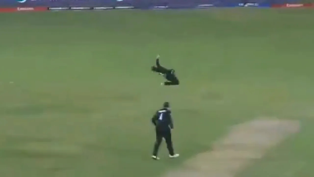 Champions Trophy, PAK vs NZ: Glenn Phillips stuns Pakistani crowd with terrific one-handed catch ...