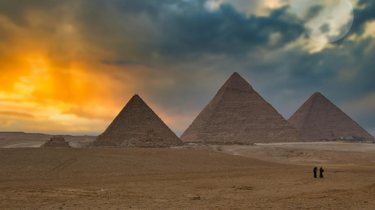 Scientists detect huge city under Giza pyramids in Egypt. Not possible ...