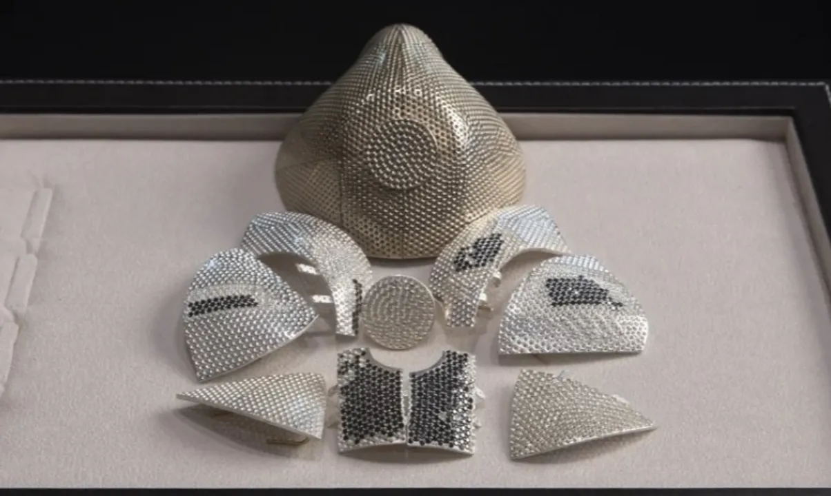 Israeli jeweler makes worldâ s most expensive coronavirus mask; Chinese ...