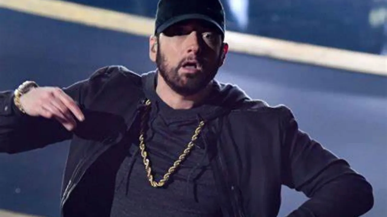 Eminem's death hoax infuriates fans - here's how the fake news spread ...