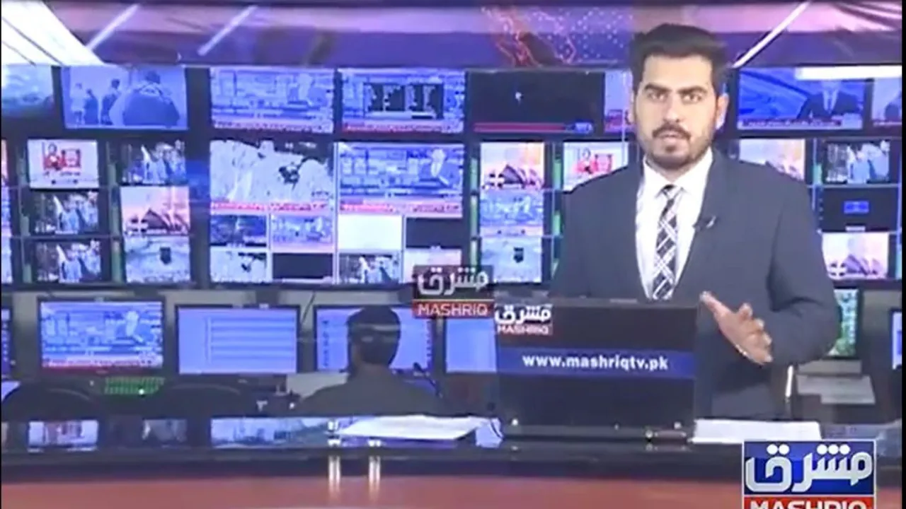 Watch! A Pakistani news anchor keeps calm even as earthquake shakes the ...