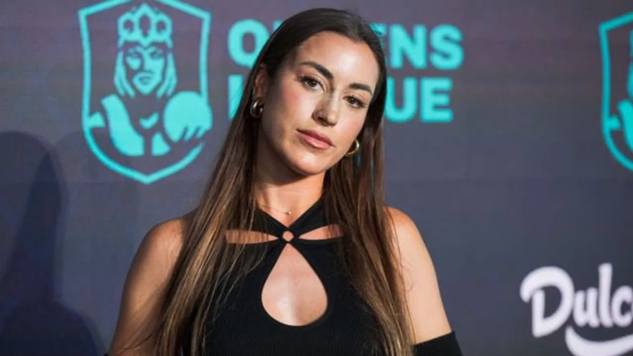 Gluttony at its best | Woman eats her own knee with pasta, netizens ...