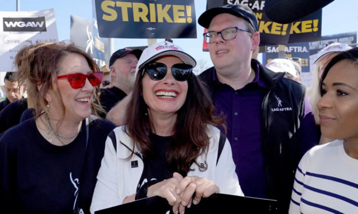 SAG-AFTRA strike: Mark Ruffalo, Joey King and other stars protest on ...