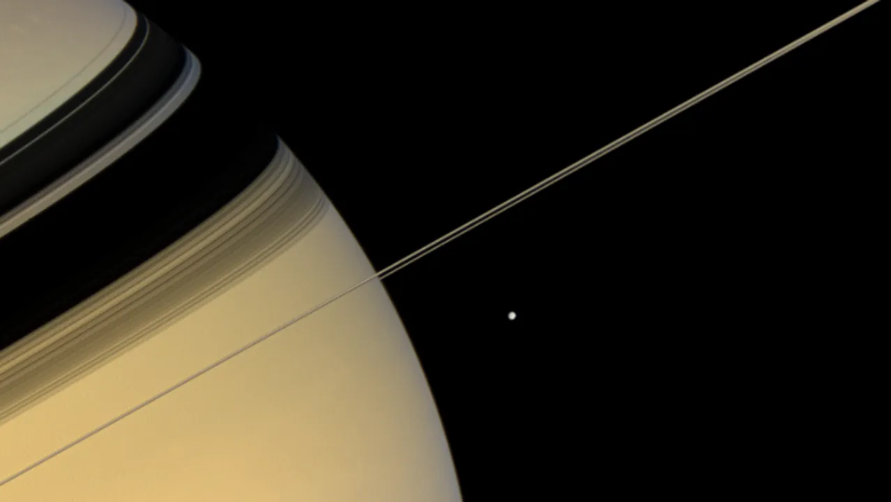 Breathtaking! NASA's Cassini spacecraft releases pics of Saturn, its ...
