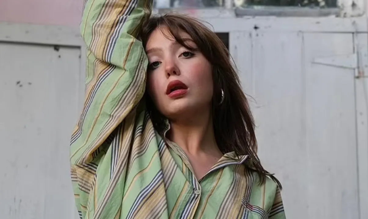 British singer Faye Fantarrow dies of brain tumour at 21, tributes pour in