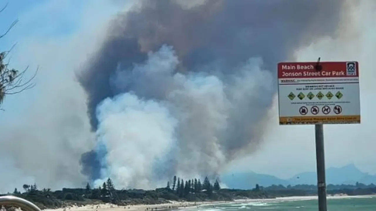 Out-of-control bushfire engulfs area near famous Australian beach in ...