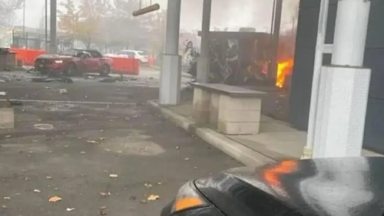 Vehicle explosion at US-Canada bridge near Niagara Falls kills 2 ...