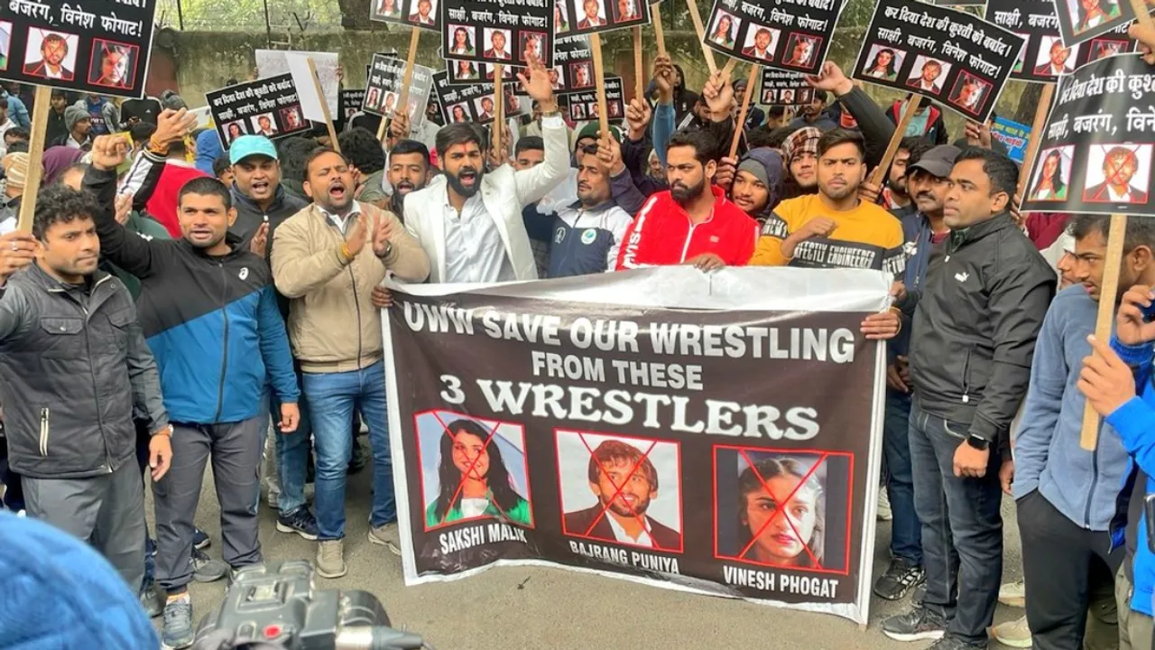 Wrestlers protest against Bajrang Punia, Sakshi Malik at Delhi’s Jantar ...