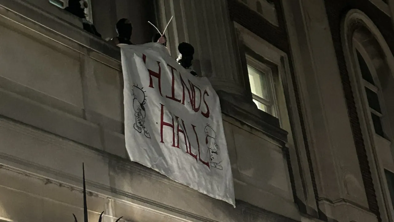 Columbia student protesters seize university building, White House ...