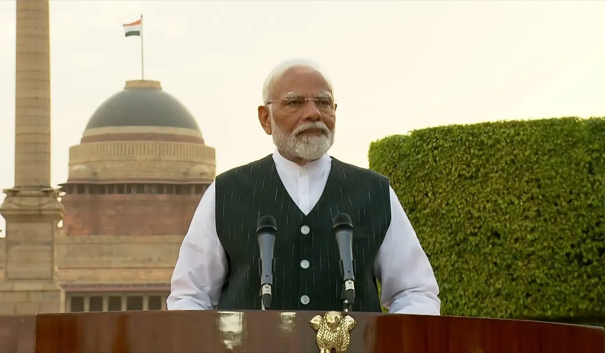 PM-designate Modi meets President Murmu, stakes claim to form ...