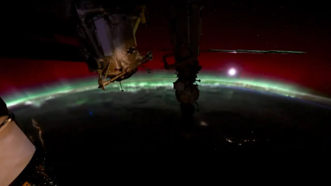 Watch: NASA astronaut captures mesmerising setting of Moon behind Earth ...