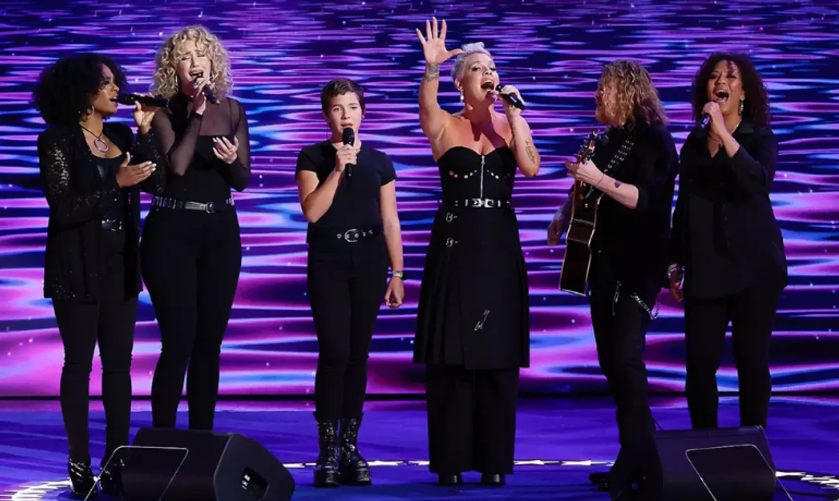 Pink gives a moving performance with daughter Willow at DNC - Watch