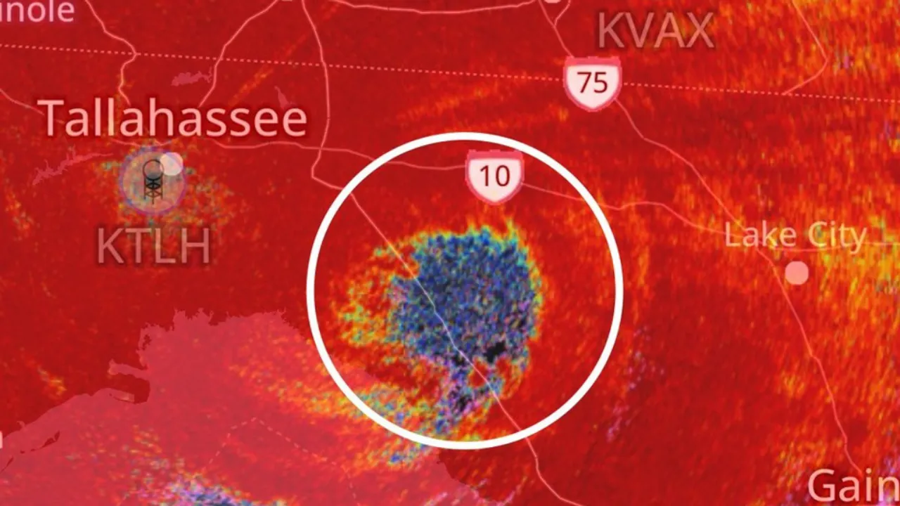 Strange blue blob appears in the centre of Hurricane Helene, leaves ...