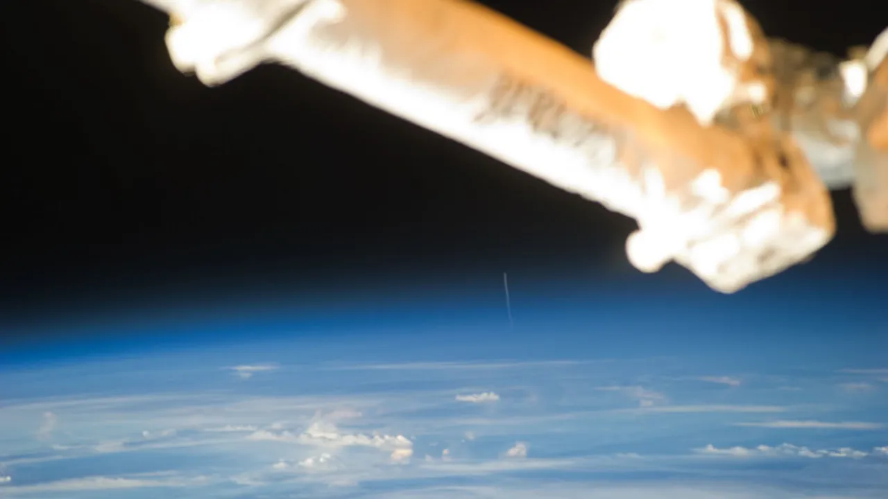 VIDEO: Chinese rocket crashes down from space over Puerto Rico