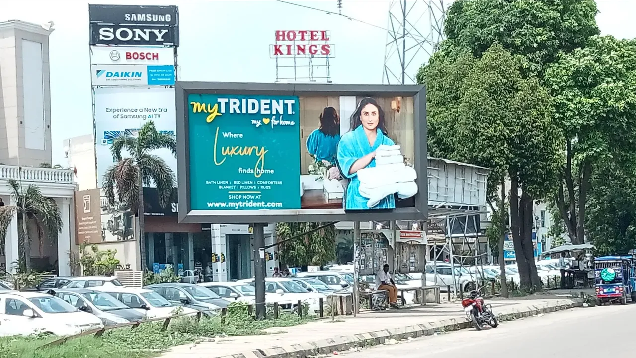 myTrident unveils festive OOH billboard featuring Kareena Kapoor Khan