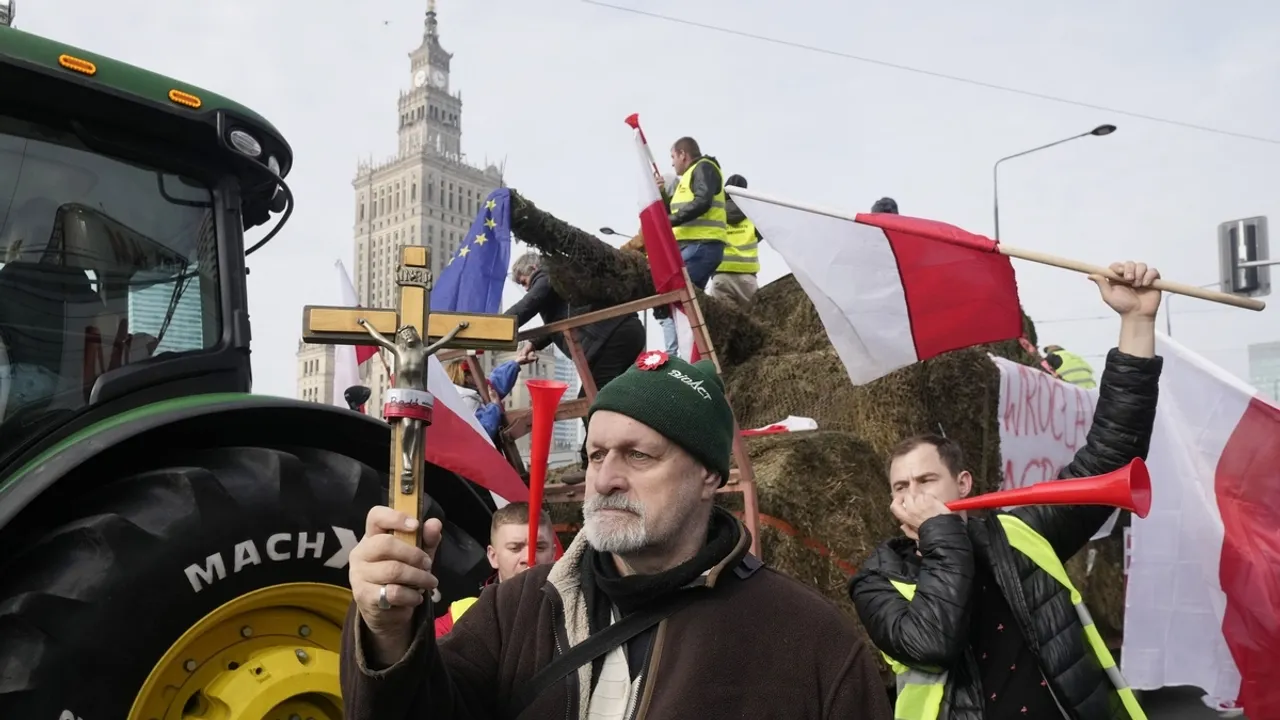 Franco-Polish Import Curbs on Ukrainian Grains Stir Political Tensions ...
