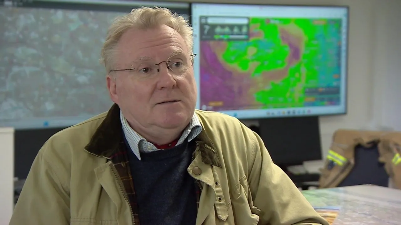 Antiques Roadshow Star Mark Smith Credits London Air Ambulance with ...