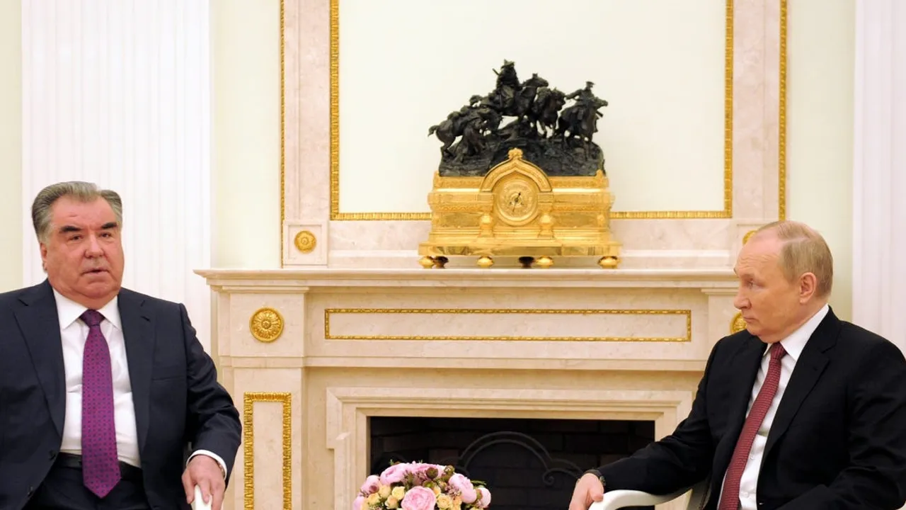 Putins Twitching Leg Fuels Health Speculation