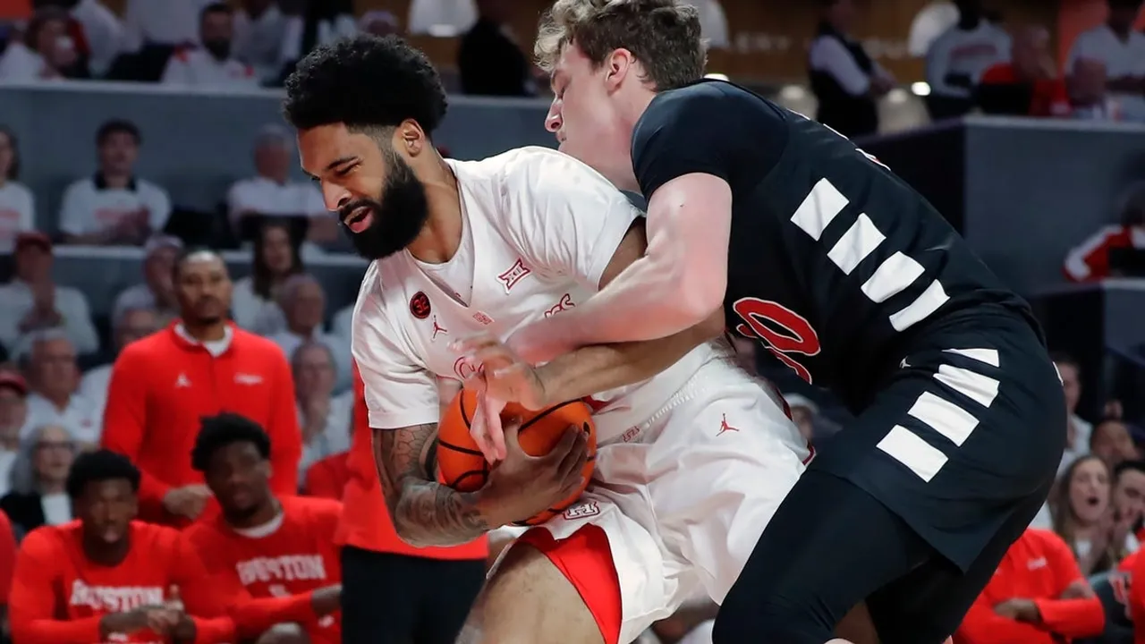 Bearcats Break Streak with Thrilling 74-72 Victory over Wildcats in Big ...