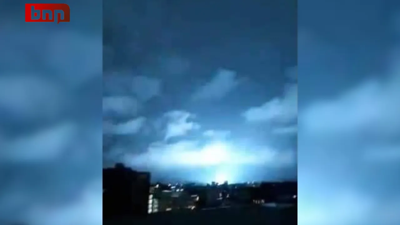 People have claimed to see blue "earthquake" lights before and during ...