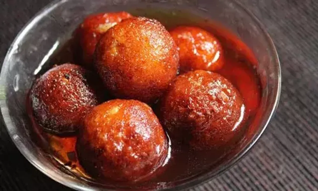 Paneer Gulab Jamun Recipe: These sugar soaked soft balls are probably everyone's favourite dessert