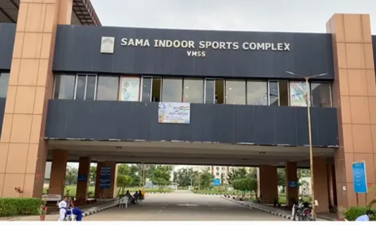Swimming couple Viradhawal Khade and Rujuta Khade train at Sama Indoor ...