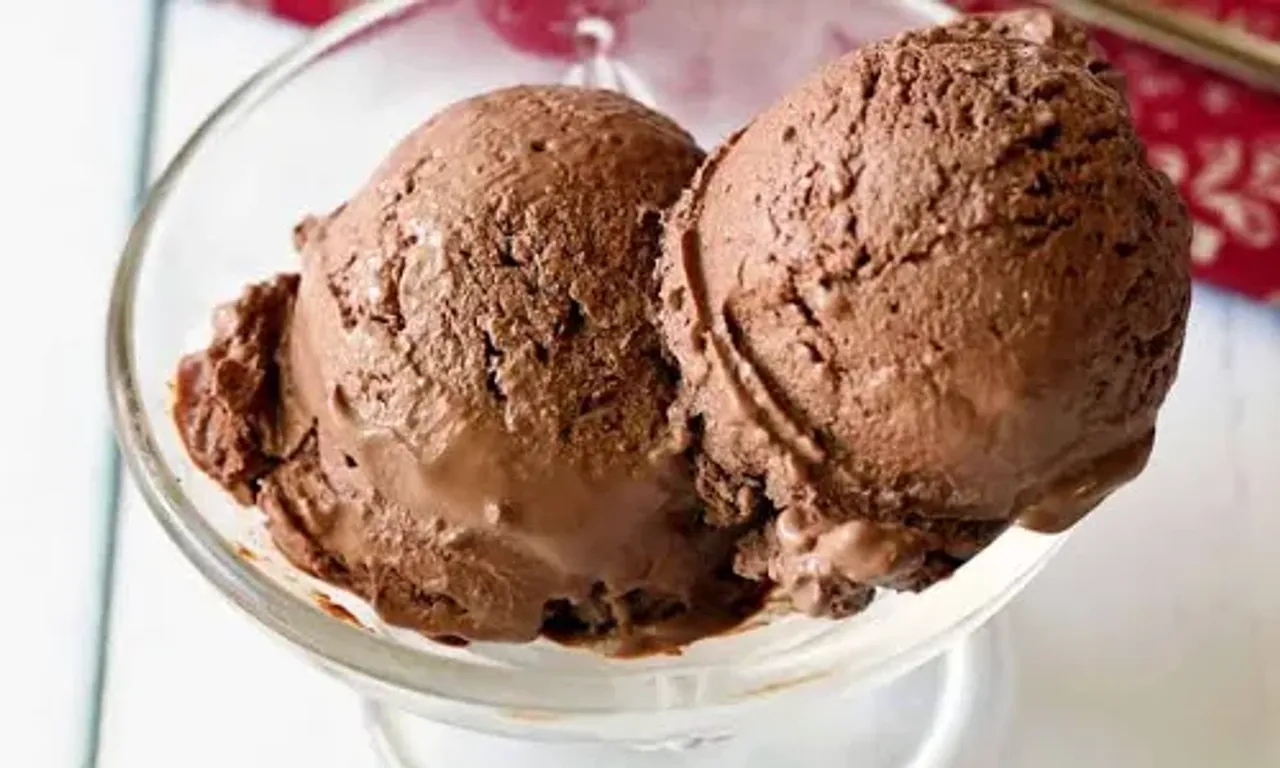 Chocolate Dust Ice Cream Recipe: Go ahead and lose your heart to this ...