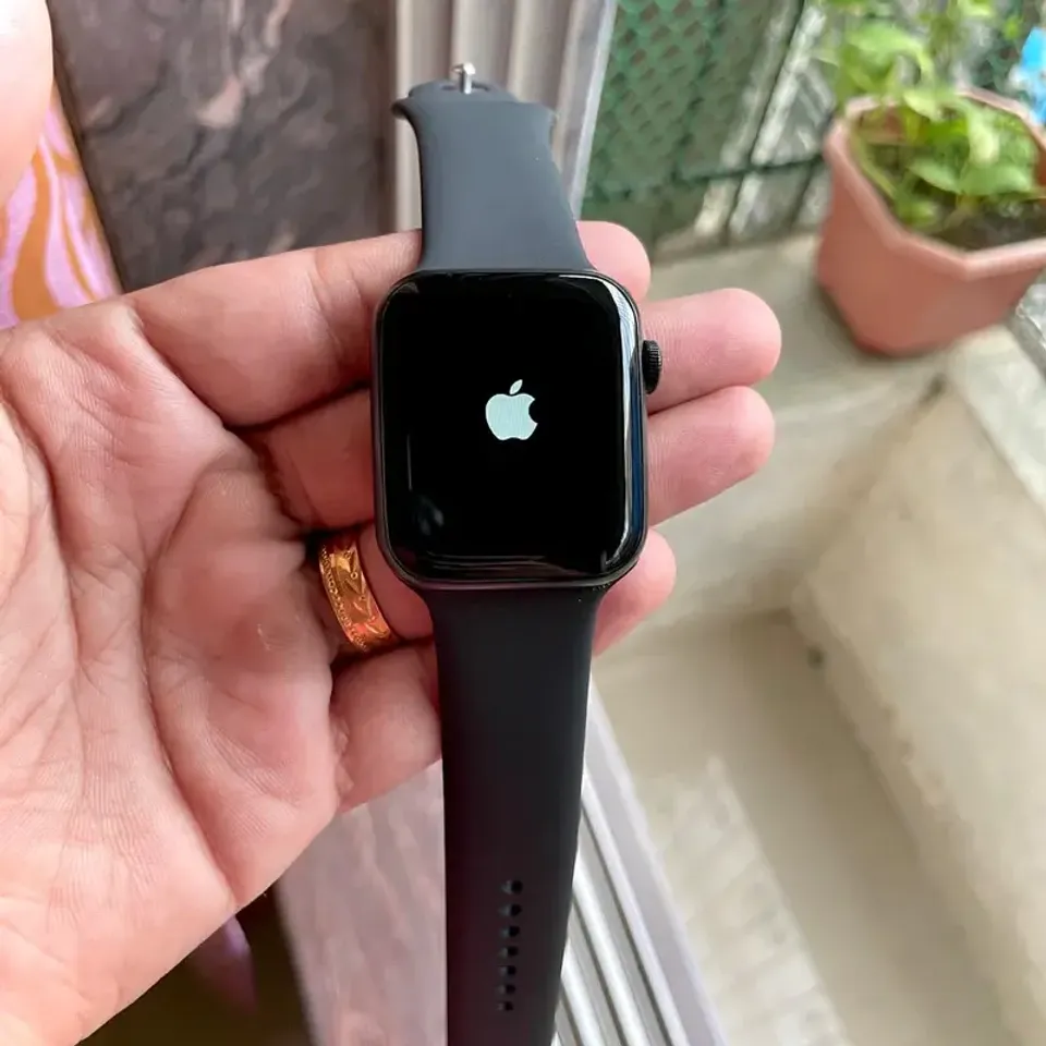 Apple Smart Watch saves the life of a 54-year-old man by alerting him ...