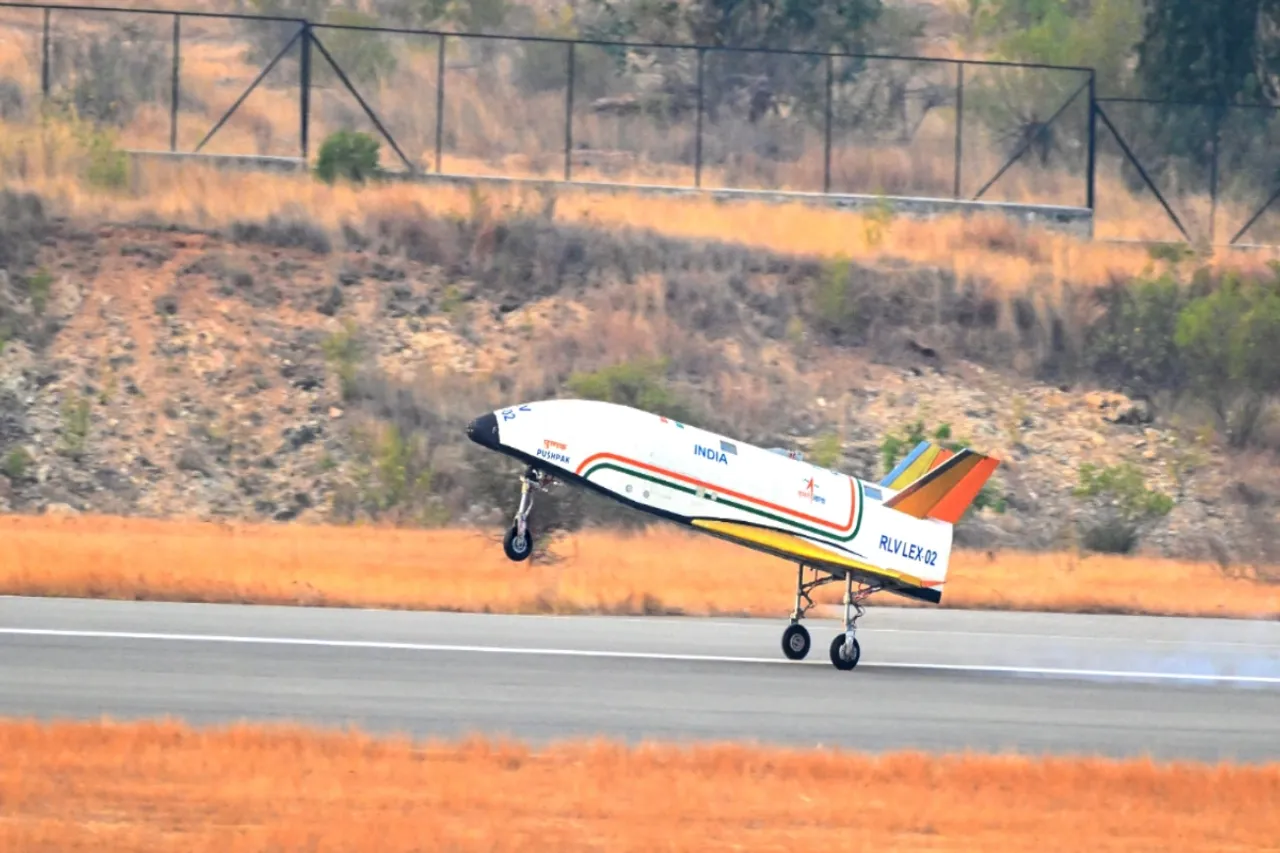 ISRO Achieves Milestone with 'Pushpak' Reusable Launch Vehicle Landing ...