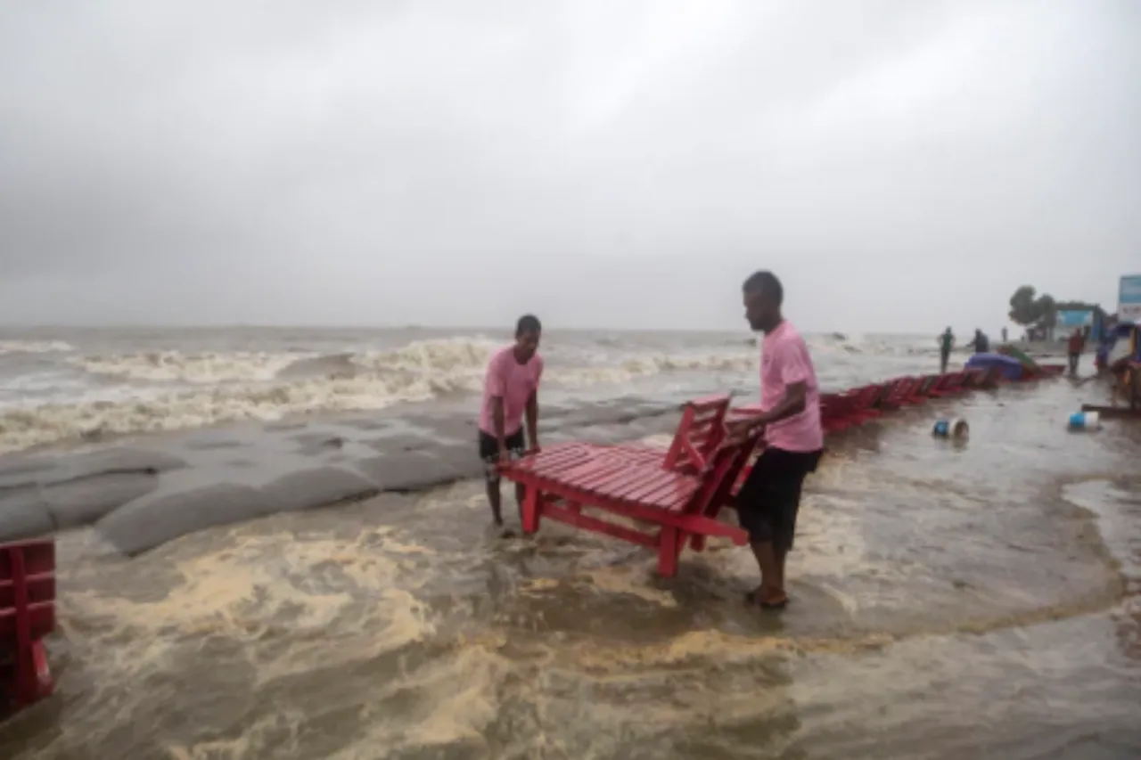 Cyclone Remal Causes Flight Disruption at Kolkata Airport, Thousands ...