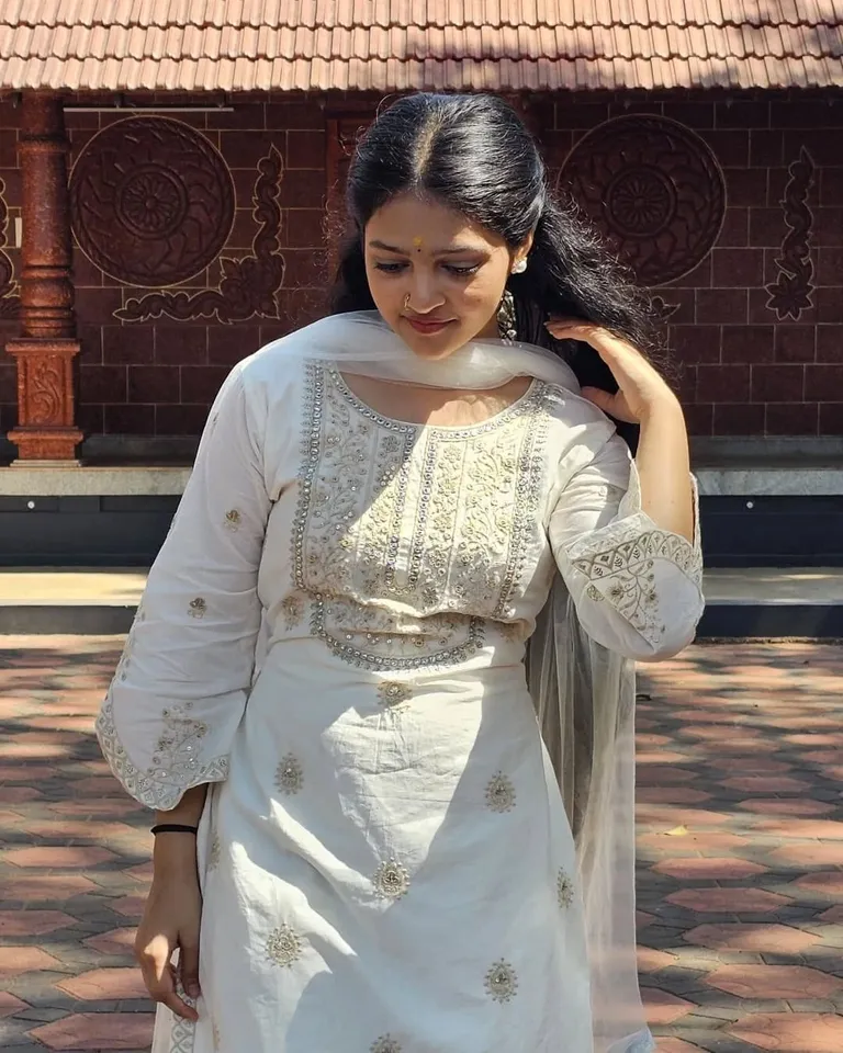 കറുത്ത മുത്തിലെ ബാല മോൾ തന്നെയോ ഇത്? ചിത്രങ്ങൾ വൈറൽ