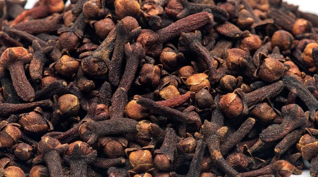 ഗ്രാമ്പൂവിൽ മായം കലർന്നിട്ടുണ്ടോയെന്ന് കണ്ടുപിടിക്കാൻ എളുപ്പ വഴി