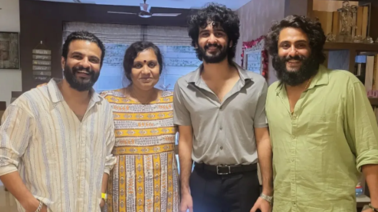 എന്തേലും പറയാൻ തുടങ്ങുമ്പോൾ അപ്പൊത്തന്നെ കപ്പ എടുത്ത് വായിൽ വച്ച് തരും ...