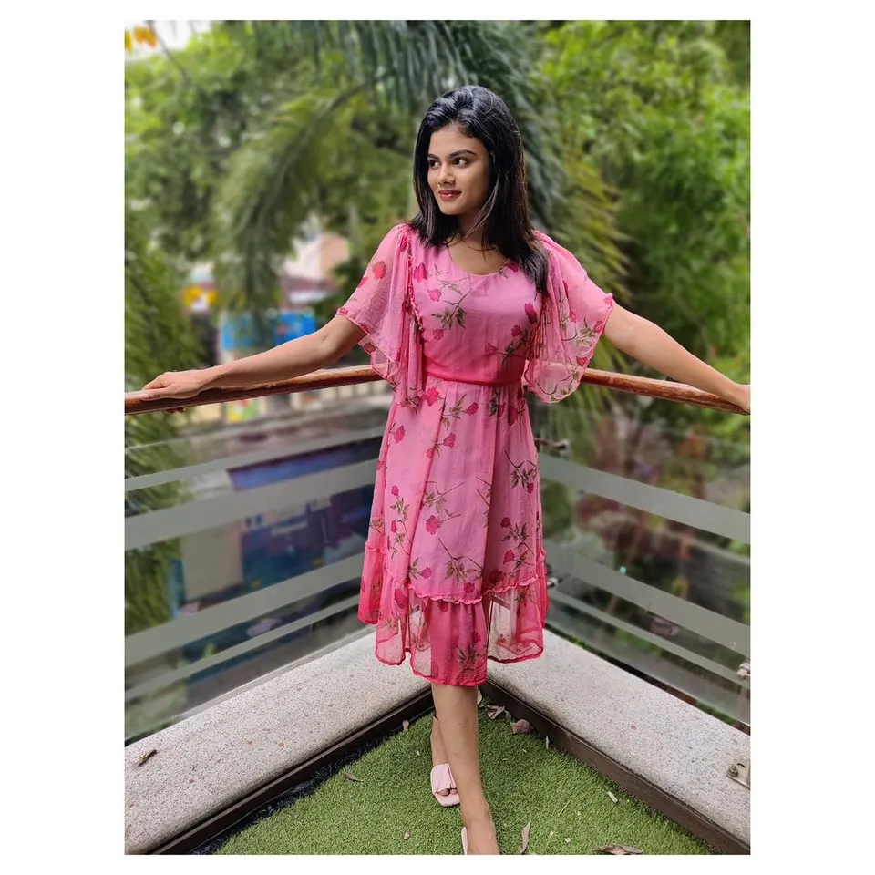 மாடர்ன் உடையில் சீரியல் நடிகை... பாக்யாவின் மருமகளா இவர்? வைரல் க்ளிக்ஸ்