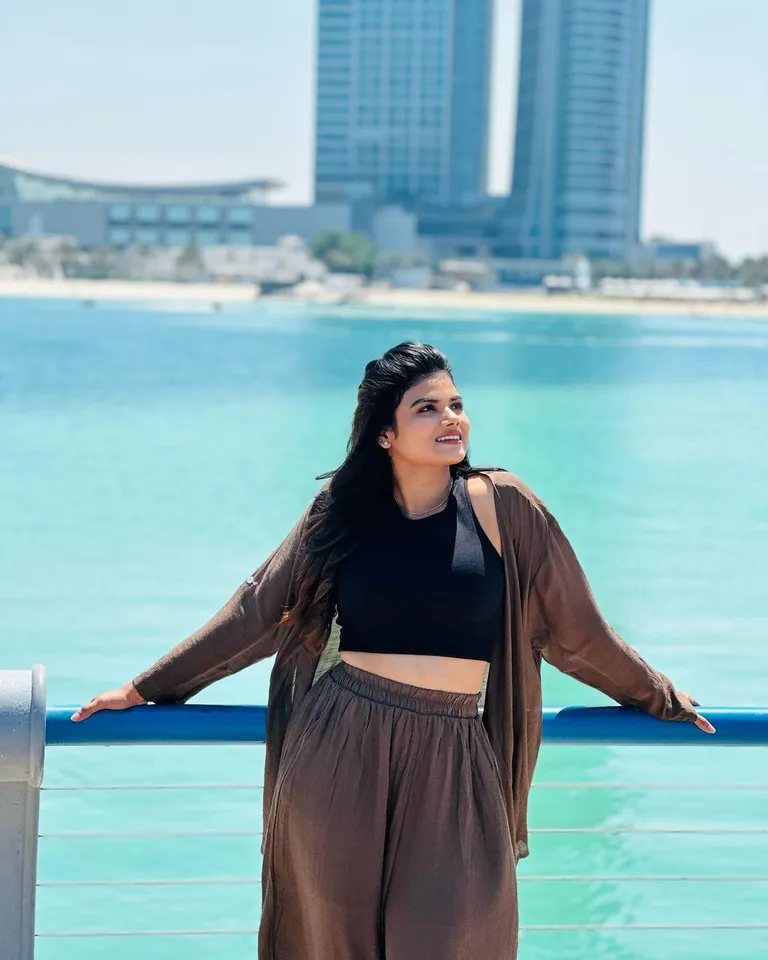 மாடர்ன் உடையில் சீரியல் நடிகை... பாக்யாவின் மருமகளா இவர்? வைரல் க்ளிக்ஸ்