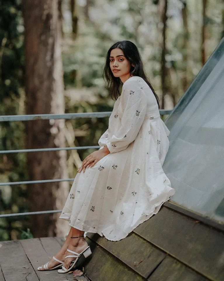 தனிமையிலே ஒரு ராகம்... பொன்னி சீரியல் நடிகை வைரல் க்ளிக்ஸ்