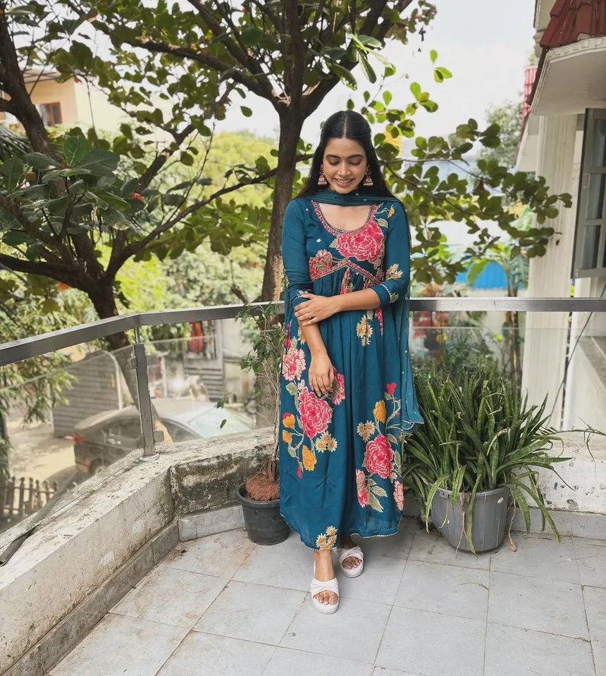 தனிமையிலே ஒரு ராகம்... பொன்னி சீரியல் நடிகை வைரல் க்ளிக்ஸ்