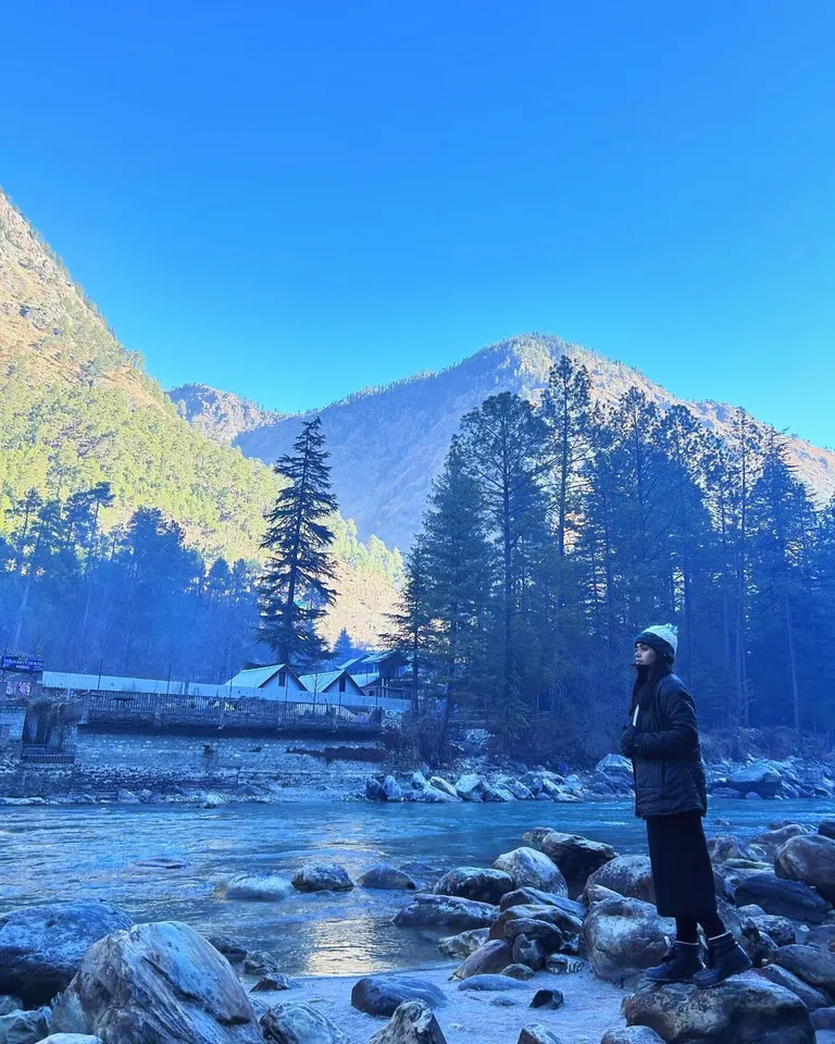 தனிமையிலே ஒரு ராகம்... பொன்னி சீரியல் நடிகை வைரல் க்ளிக்ஸ்