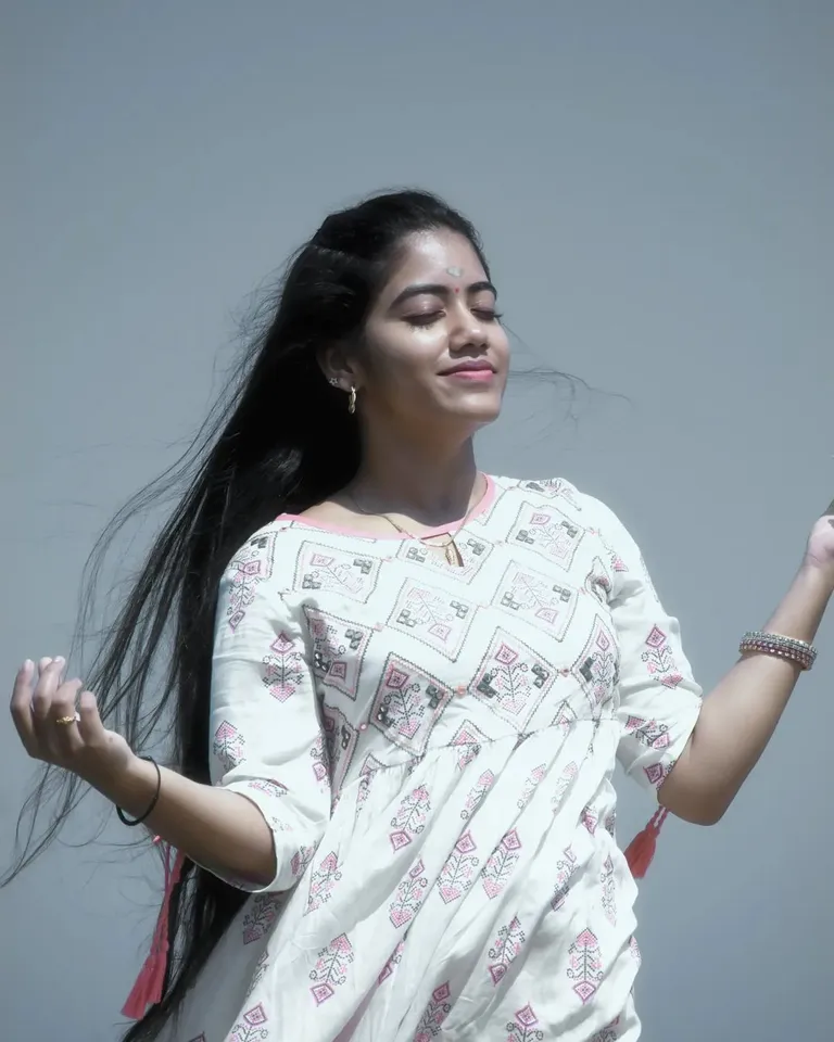 அண்ணா சீரியல் இசக்கியா இவர்? நடிகை ப்ரீத்தா சுரேஷ் வைரல் க்ளிக்ஸ்