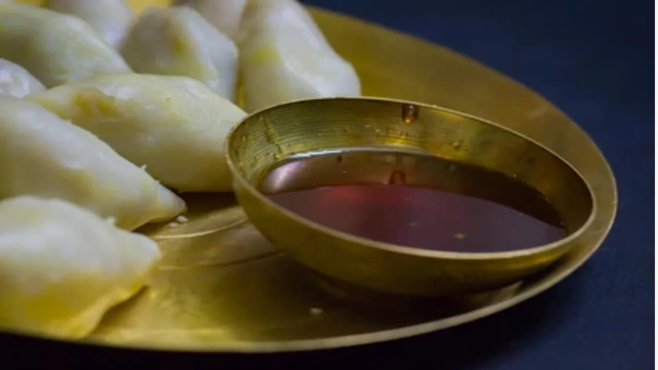 Poush Parbon 2025: Celebrate Bengal’s Beloved Pithe Puli Season